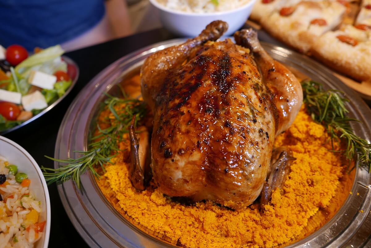 Aprenda a fazer frango recheado com farofa de calabresa: uma delícia ...